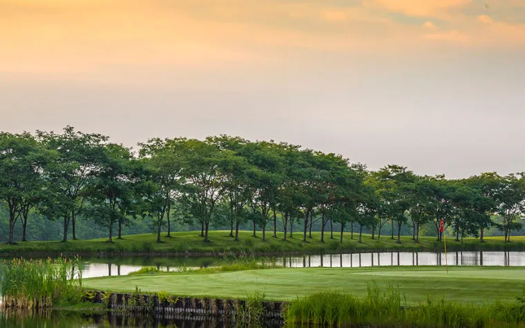 Hokkaido Golf Club with Golf in Japan